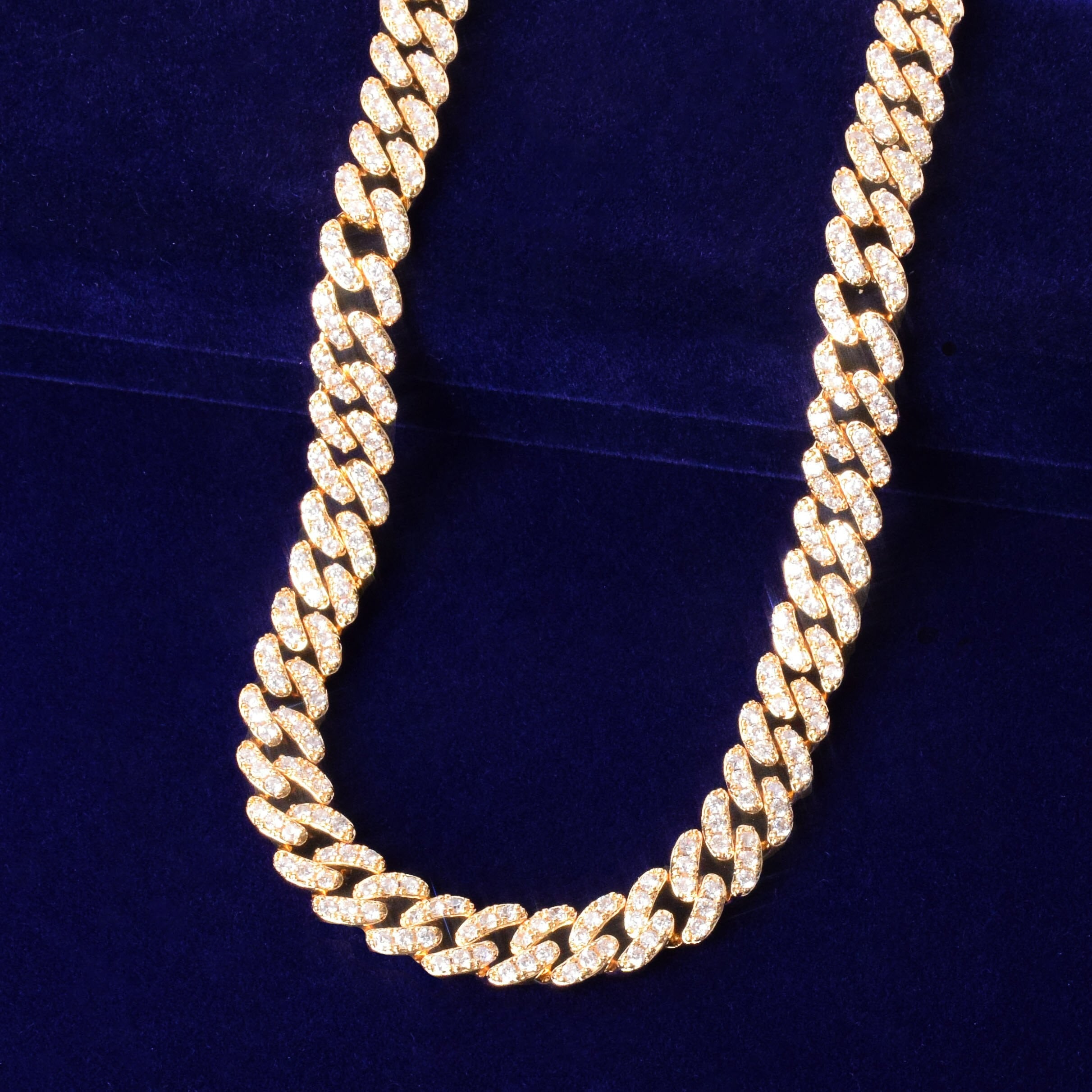 TRAPSTAR Iced Out Premium 24K Pendant – Street Chains